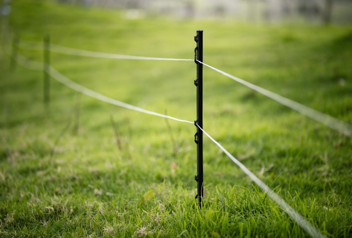 Electric Fence Energizers, Solar & Battery Powered Electric Fence Units ...